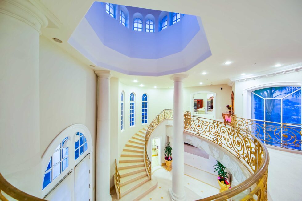 What to Expect at a Lifestyle Play Party - Illuminaughty